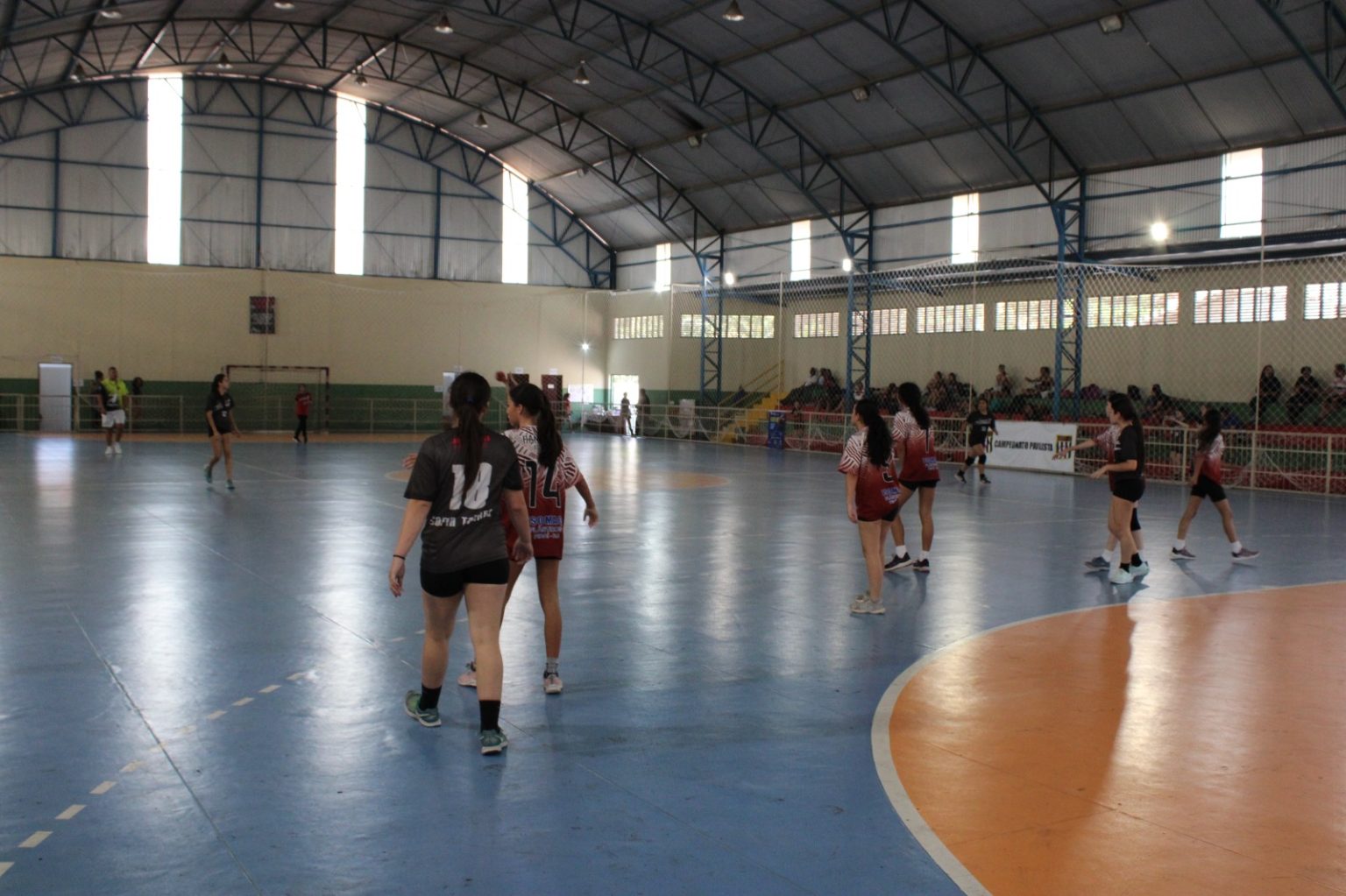 Prefeitura promove intercâmbio de handebol na quadra do Cidade Nova ...