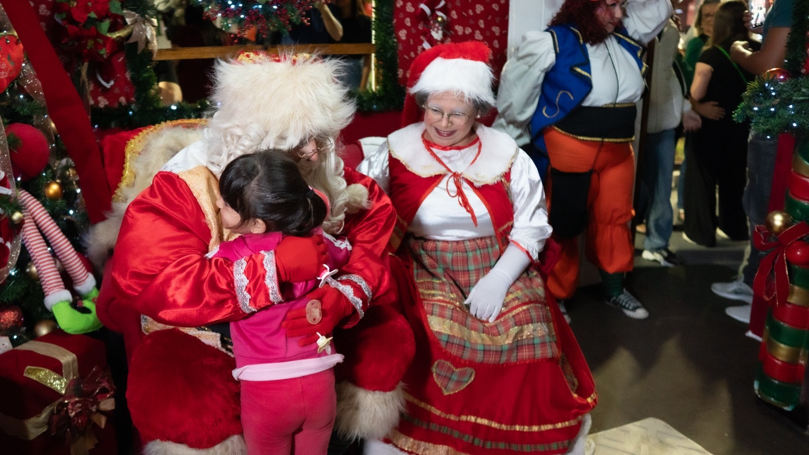 Natal encanta Pindamonhangaba com decoração especial, movimento no ...